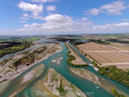 Waitaki River River and Lower Waitaki Irrigation Scheme, near Duntroon ...